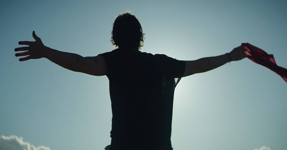 [แปลเพลง] LANY - (what i wish just one person would say to me) : แค่ใคร ...